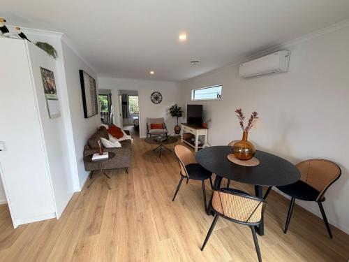 Newly Renovated - Private 2 Bedroom Retreat - Napier