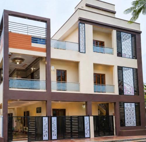 Peaceful Penthouse Retreat With Private Rooftop - Mysuru