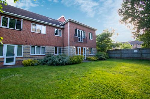 Bracknell Two Bedroom Apartment With Parking - Bracknell