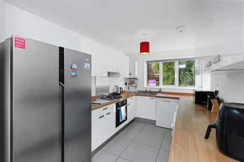 Large Family Home With 6 Beds Near Highfields Park - Nottingham