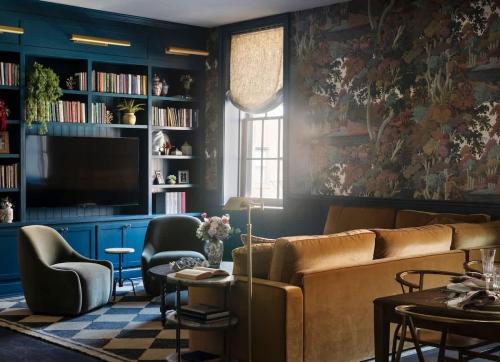 Historic Diplomat Suite W Parking - The Accord - Wells Fargo Center