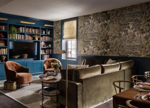 Historic Diplomat Suite W Parking - The Concord - Philadelphia, PA