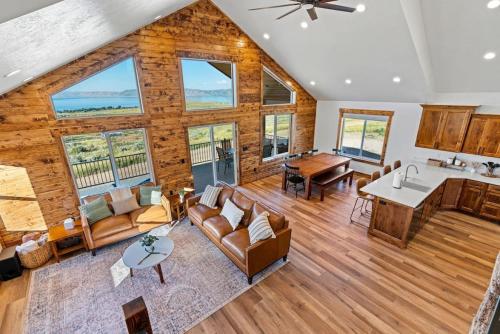 Barefoot Beaver Lodge - Hot Tub, Ideal Beach, Golf, Arcade, Lake Views - Tony Grove Lake, UT