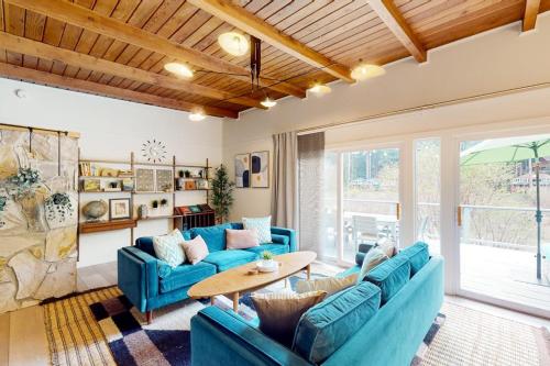 Riverfront Escape - Jenner, CA