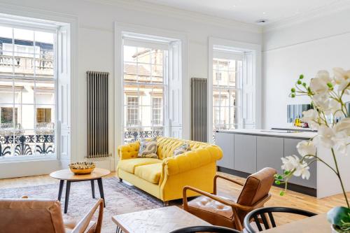 Dragon Suites Luxury Serviced Apartments At Alva Street - Edinburgh Waverley station