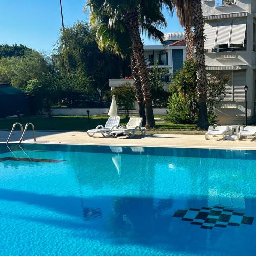 Ground Floor Apartment In The Garden With Excellent Location - Side
