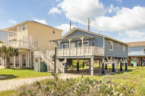 Walk To Gulf: Surfside Beach Home W/ Deck - Surfside Beach, TX