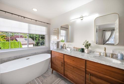 Spacious 4br Kirkland Retreat Games - Redmond, WA