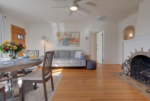 Birdrock Surf Cottage - San Diego, CA