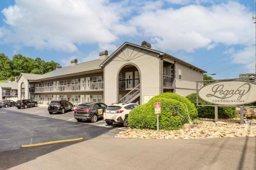 Walkable Retreat Near The Island! Gateway To Gsmnp - Pigeon Forge, TN