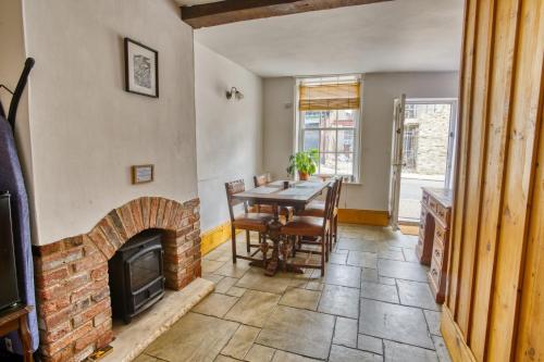 Historic Home With Cathedral Views - Pass The Keys - Lincoln