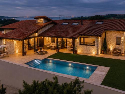 La Carrera, Villa Moderna Con Piscina Privada En Mogro Cantabria - Miengo