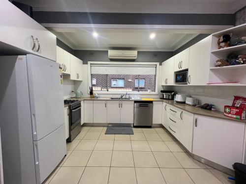 Comfortable 3br Near Parramatta Parking Ac - Parramatta