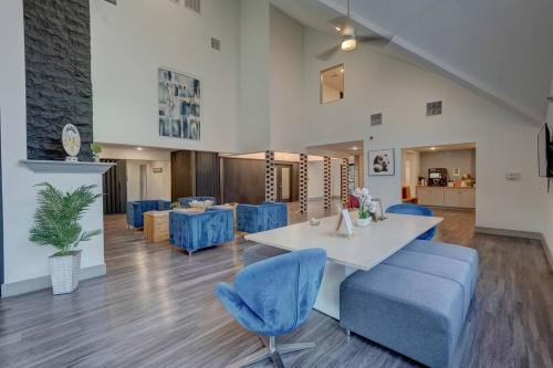 Luxe Modern King Studio |Pool & Hot Tub| Nrg & Tmc - Missouri City, TX