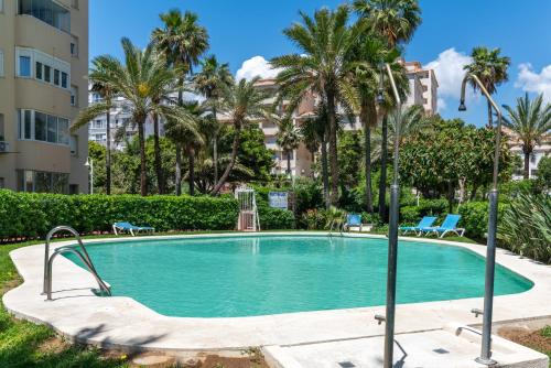 Apartment With Terrace And Pools In The Port - Estepona