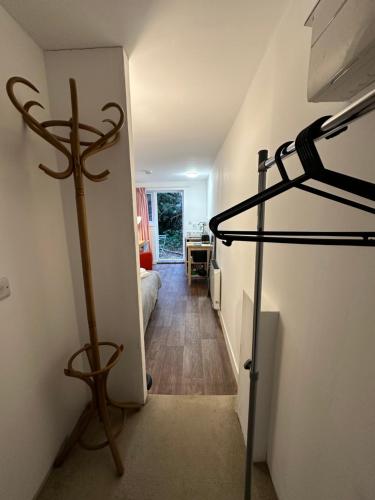Garden Studio 1 With Parking In North Bristol - Filton
