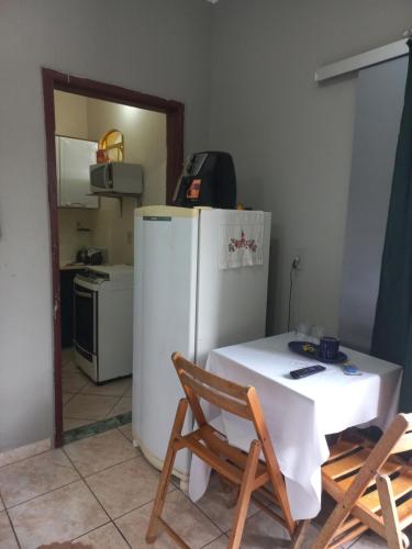 Kitenete Parcialmente Mobiliada Em Arniqueiras - Brasília