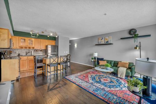 Flats, Kingsize Bed, Balcony, Parking, Gym - Cleveland, OH