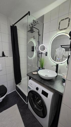 Golden Leaf Apartment With Parking - Burghausen