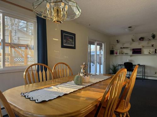 Cheerful 4 Bedroom Home With Hot Tub Close To Airport - Alaska