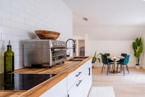 Studio At The Key - 1mi To Uf & Dt , Full Kitchen - Gainesville, FL