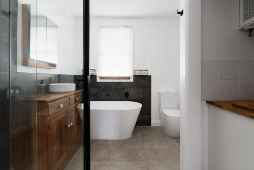 Renovated Character Home With Modern Comforts - University of Tasmania Stadium