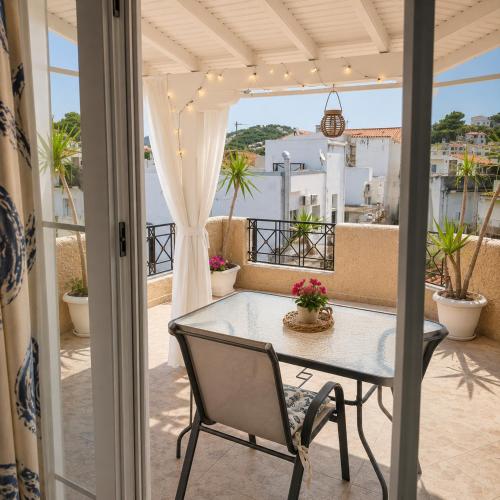ΙNo Skiathos - Skiathos
