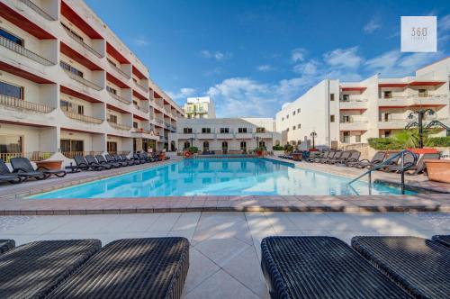 Modern St Paul's Bay Stay With Pool | Sleeps 4 - Malta