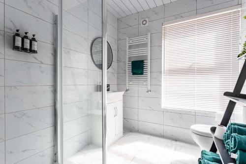 Spacious 4br Home With Parking Sleeps 8 Preston - Preston
