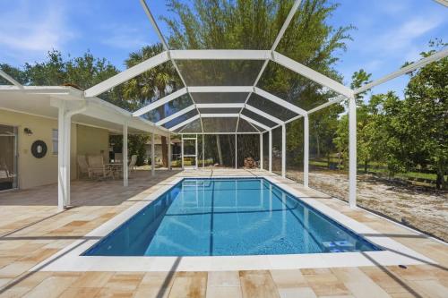 Super Private Home With Great Outdoor Space - Bonita Springs, FL