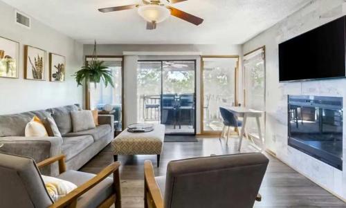 Full Moon Condo - Sunrise Beach, MO