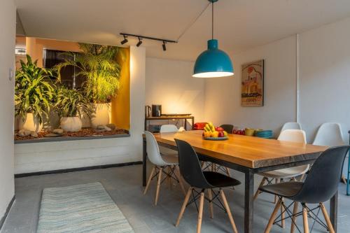 Spectacular 1950s House, Centrally Located And Cozy - Bogota