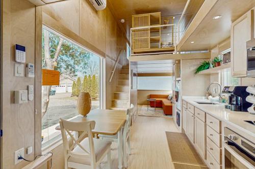 Cottage Retreat - Burlington
