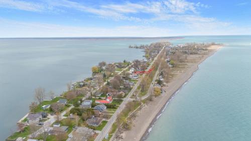 "At The Eau" - Charming 2 Bedroom Cottage! - Ontario