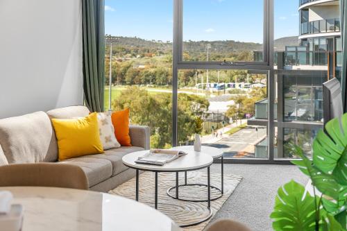 Modern 2br Apt, Near Hospital, Pool N Parking - Canberra