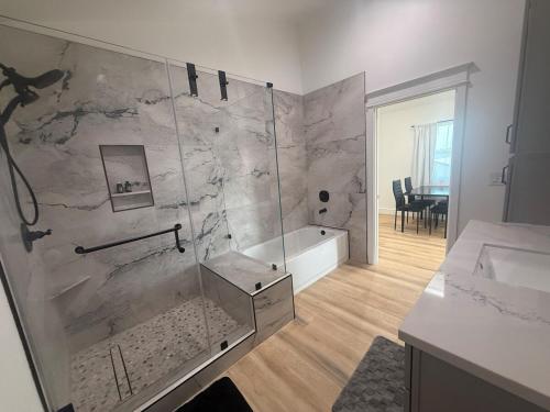 Conveniently Located Near Jpl Rose Bowl And Freeway - San Marino, CA