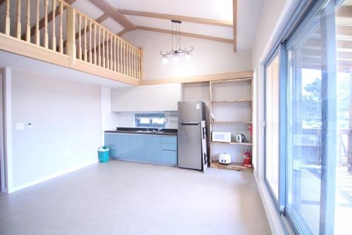 Mongsanpo High Beach Pension - Incheon