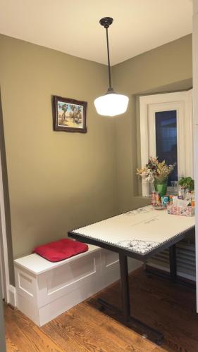 A Bright And Tidy Room In Midtown Near Subway - 미시소거