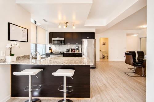 Altitude Suites On Bay - Downtown Toronto Near Toronto General Hospital & Eaton Centre - Toronto