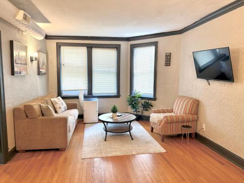 Quiet 1br, Eat-in Kitchen, Close To Midway - Chicago, IL
