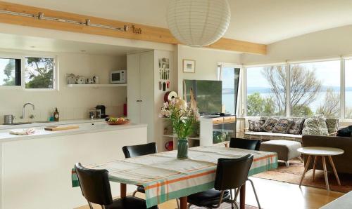Artist's Beach House - Waterfront - Eaglehawk Neck