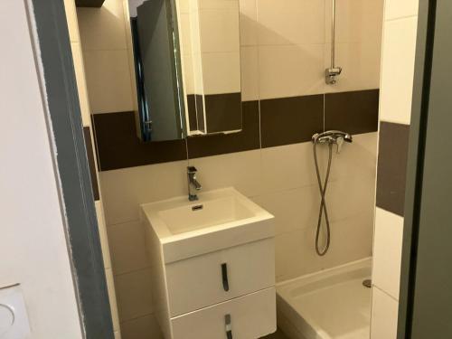 City Studio With Patio - Villeurbanne
