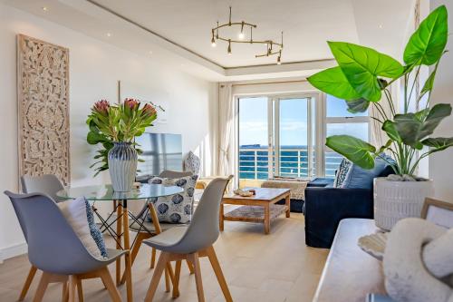 Luxury Beachfront Apartment, 8th Floor W Endless Views- 2 Bed - Cape Town