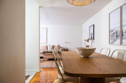 The Montclair - 2br Rosslyn Apartment With Balcony & 2 Free Parking Passes - Arlington, VA