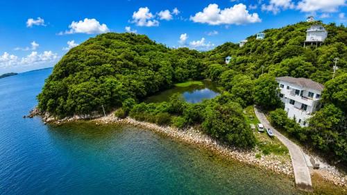 Large Beachfront Island Villa Sleeps 12 Ideal For Groups - 오카야마현
