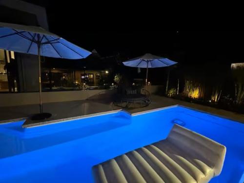 The Poolside Pavilion Private Resort-style Tiny Home - Lake Macquarie