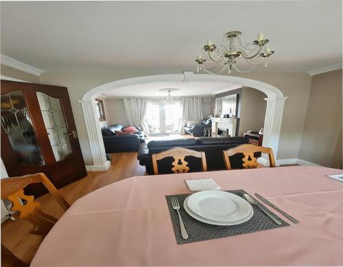 Private Double Room - 3-min Walk To Luas - Kilmainham, Heuston - Free Parking - Dublín