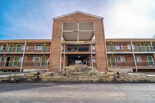 Modern In The Mountains Free Shuttle To Sdc - Branson West, MO