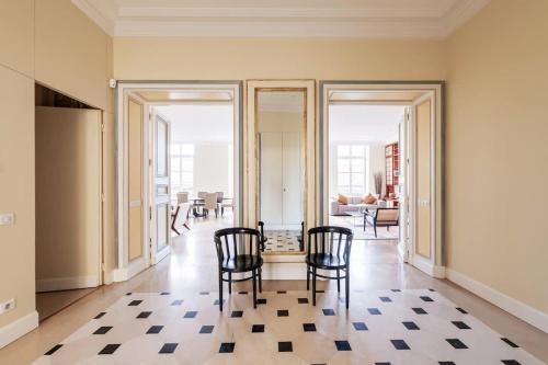 Timeless Elegance In Paris - Paris