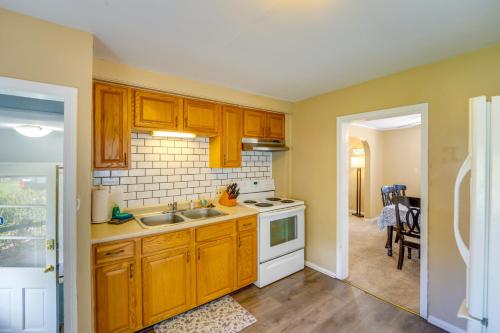 2 Blocks To Beach! Lake Huron Hideaway - Sarnia